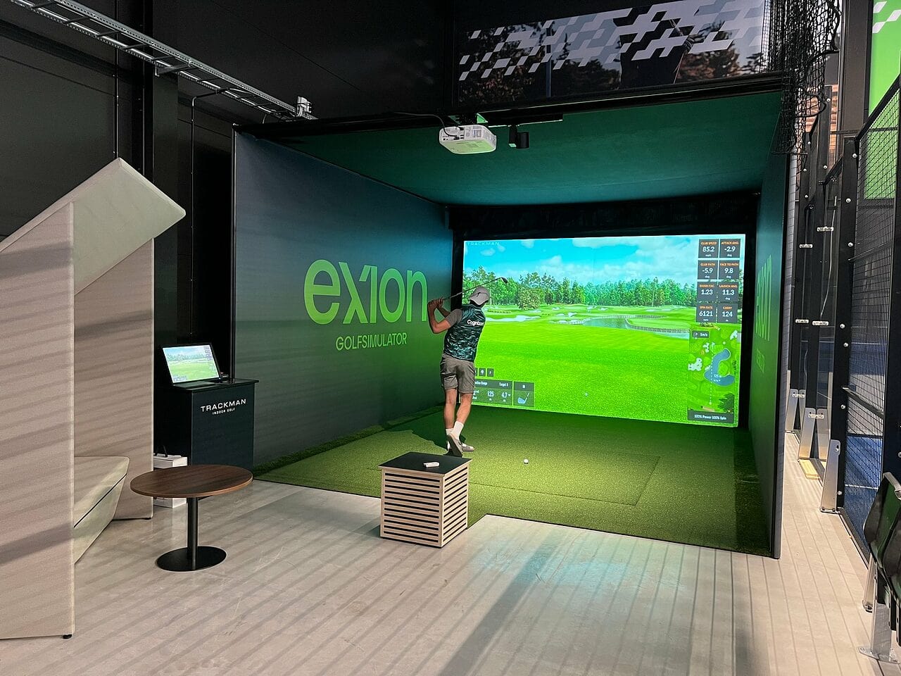 Padel Arena Värnamo | Indoor Golf Partner